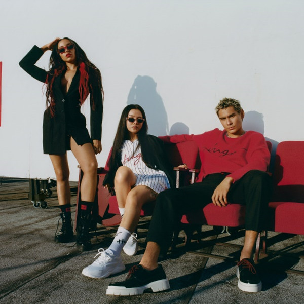 因独特而共鸣：HUGO 2023春夏系列广告大片致意新一代叛逆者