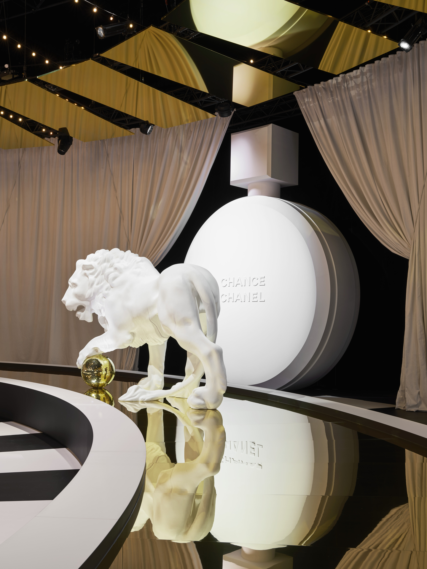 嗅觉之旅揭开帷幕 敬请探索香奈儿香水的奇妙世界